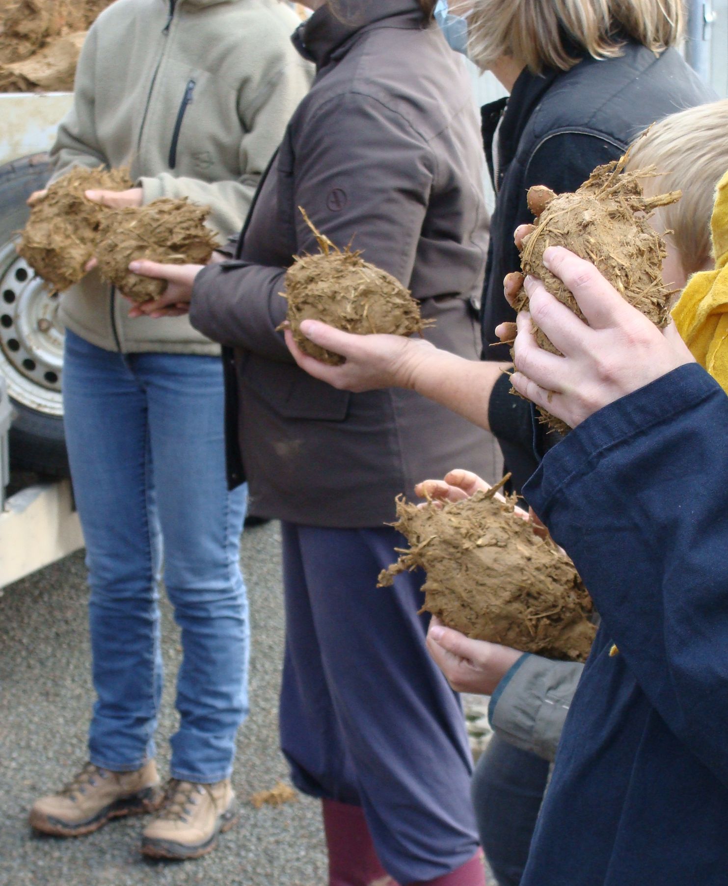 Retour sur l’Atelier d’Eco-construction Torchis – Les Ateliers de la ...